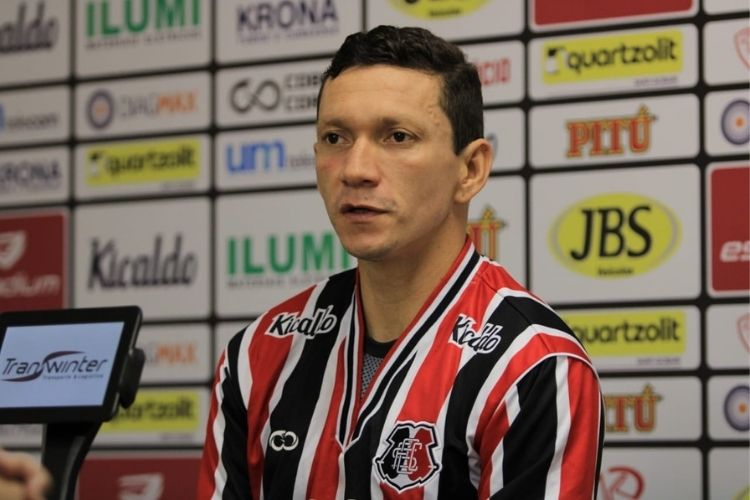 Boa marcação e suporte ao ataque: lateral Perí explica como pode ajudar ...