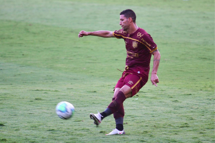 Autor do único gol do último jogo, Thiago Neves representa o Sport na ...